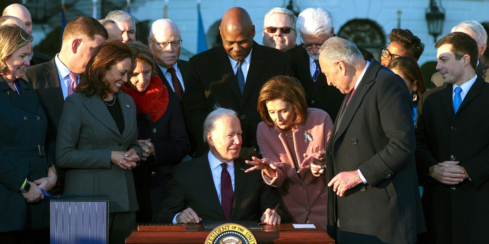 AFSCME President Lee Saunders joins signing ceremony of historic ...